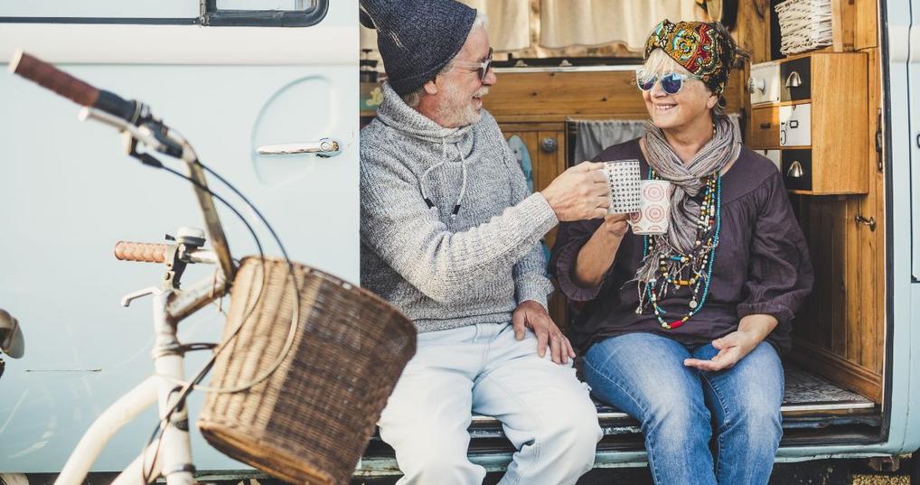 Your Guide to the FIRE Movement: How and Why to Retire Early | FinanceBuzz