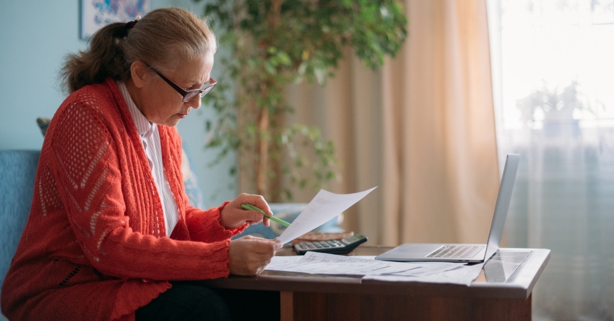 10 Sneaky Cell Phone Bill Fees And How To Fight Them FinanceBuzz