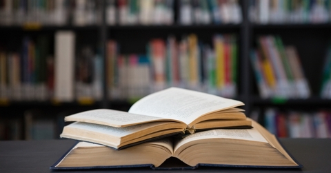 10 Tips for Spotting Valuable Books at the Thrift Store | FinanceBuzz