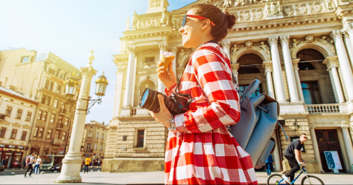 How to Take Advantage of the United Excursionist Perk | FinanceBuzz