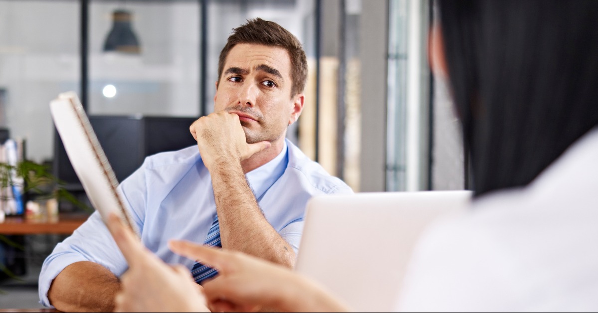 10 Alarming Signs Your Financial Advisor Is Trying to Scam You ...