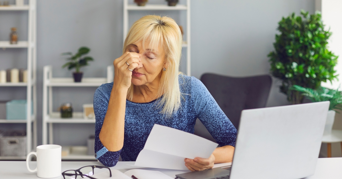 10 Warning Signs You’re in Financial Trouble if You’re Over 55 ...