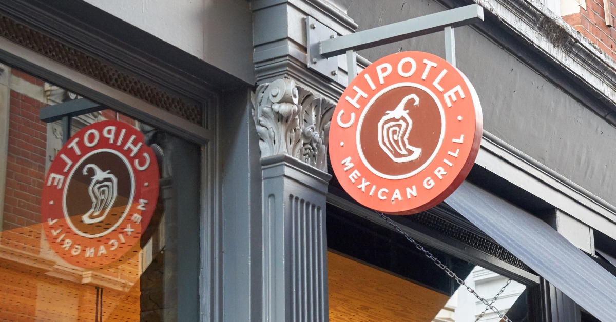 6 Reasons Chipotle Is Now the Coolest Place To Work | FinanceBuzz