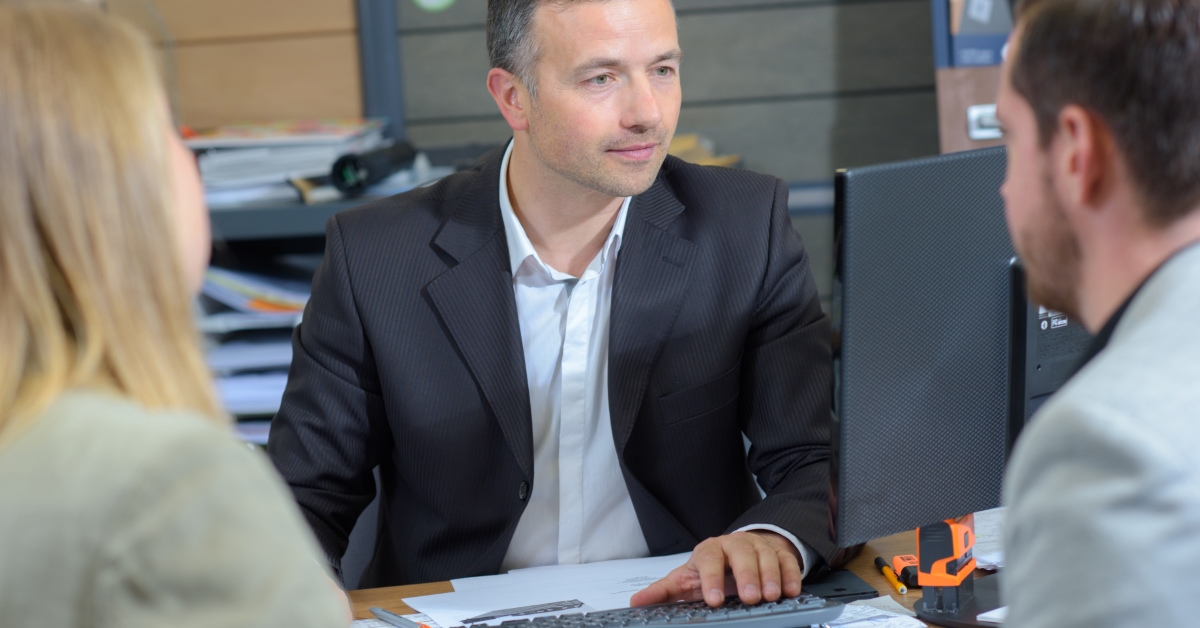 Discover vs. Capital One Checking [2025] | FinanceBuzz