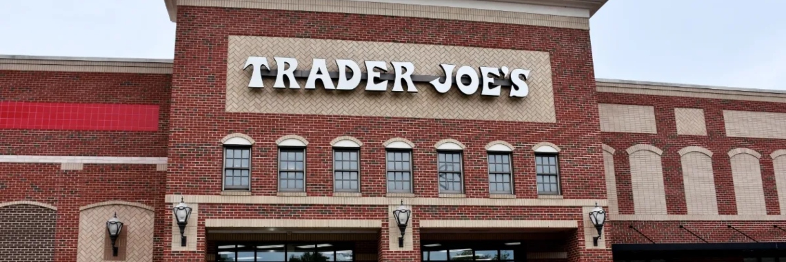 9 Reasons People Love Working for Trader Joe's | FinanceBuzz