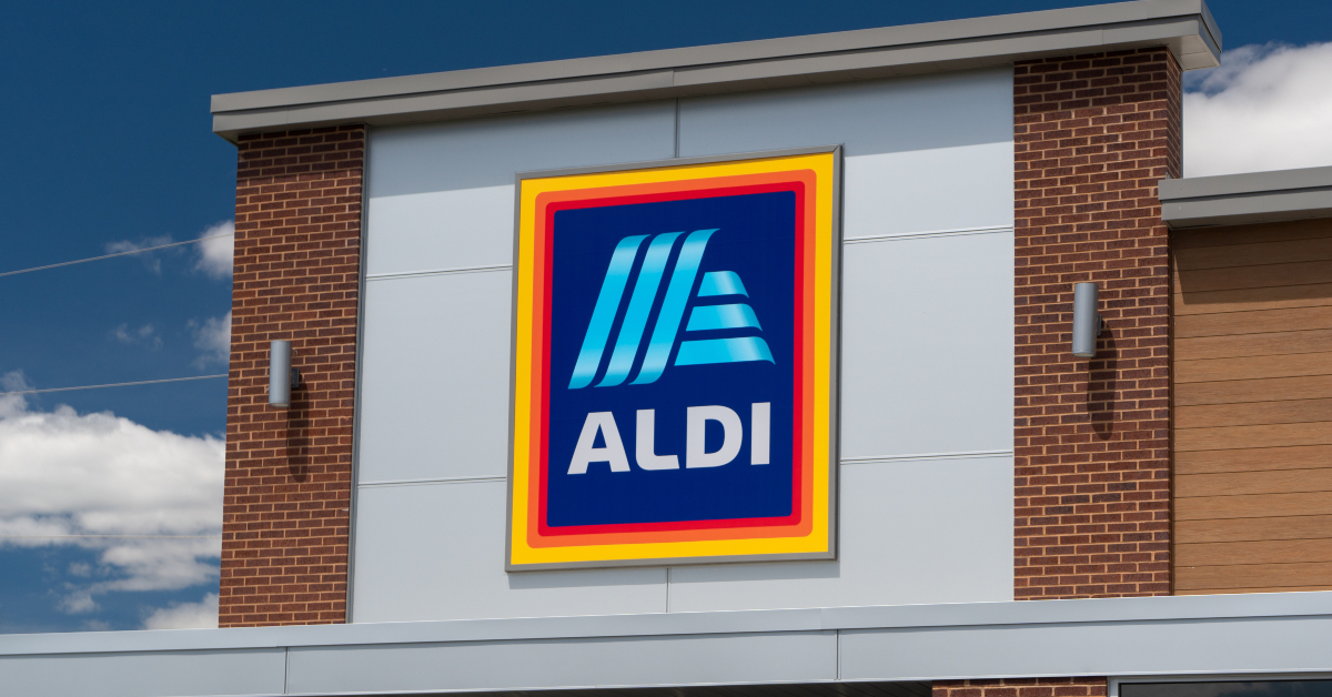 11 Things People Swear Aldi Does Better Than Costco | FinanceBuzz