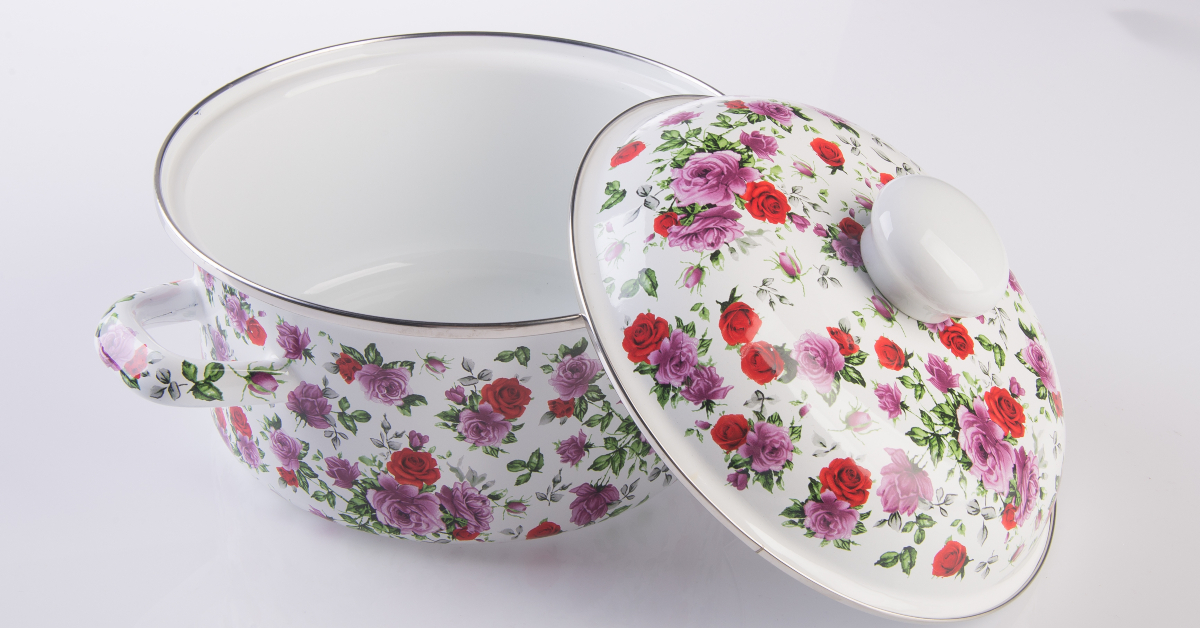 12 Vintage Bakeware Pieces Worth Way More Than You’d Think | FinanceBuzz