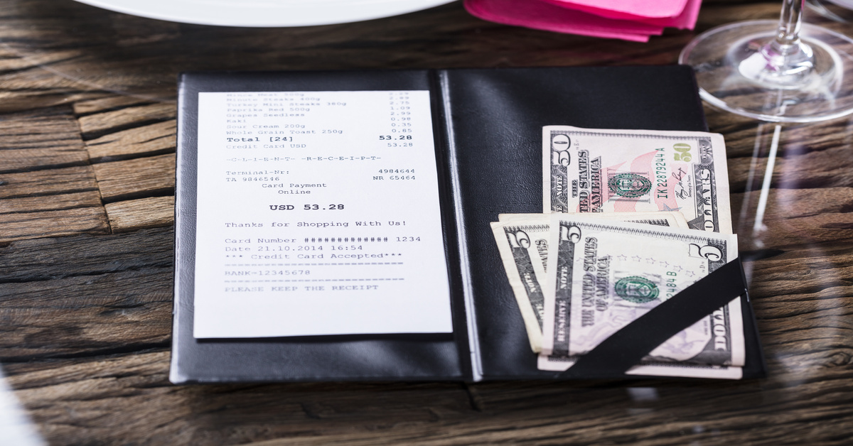 11 Mistakes People Make When Tipping on Takeout | FinanceBuzz