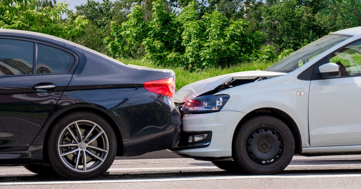 Should You Report a Minor Fender Bender to Your Insurance? | FinanceBuzz